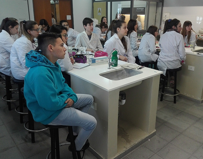 Prácticas de acompañamiento para conocer el perfil profesional de un microbiólogo – Facultad de ...